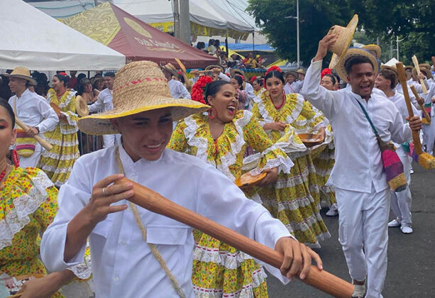 El Pilón Vallenato llenó de folclor las calles de Valledupar